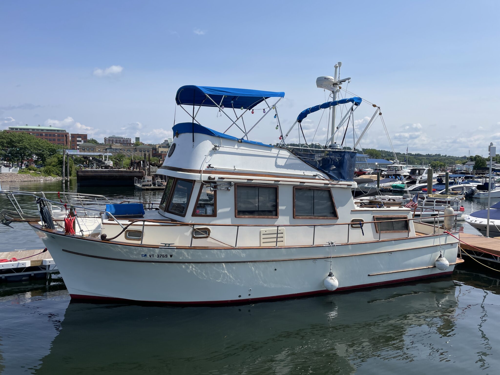 Marine Trader 34DC - Our Listings - Bruce Hill Yacht Sales