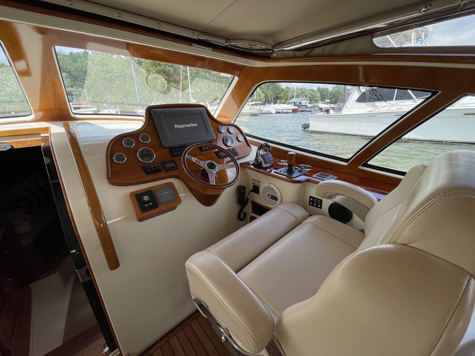 Hinckley Talaria 38 - Our Listings - Bruce Hill Yacht Sales