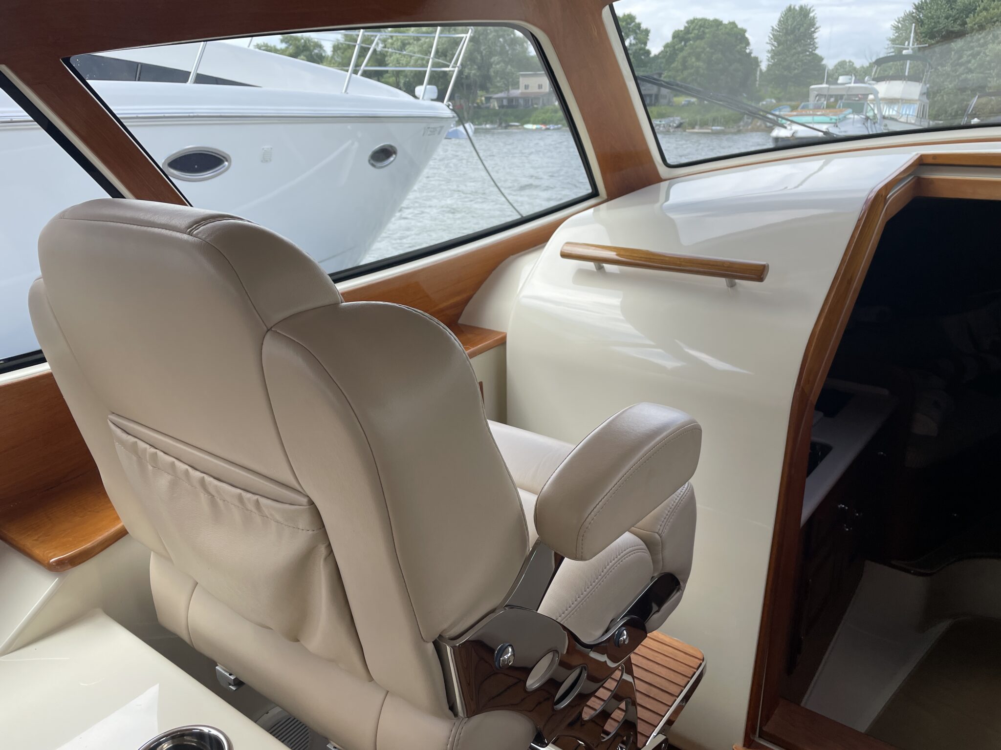 Hinckley Talaria 38 - Our Listings - Bruce Hill Yacht Sales